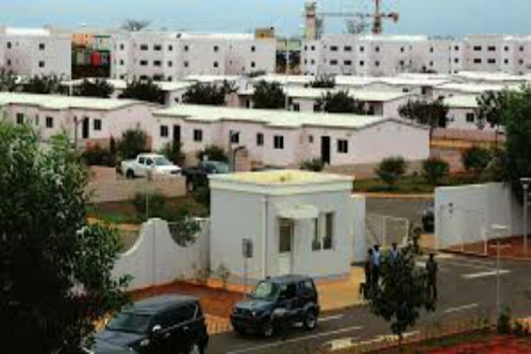 PGR remete 20 processos-crime por ocupação fraudulenta de casas nas ...