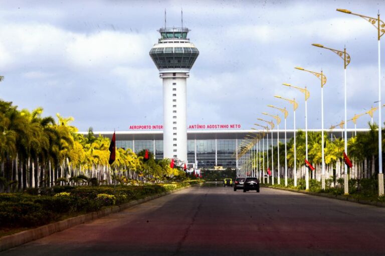 Consórcio liderado pela Mota-Engil assume gestão do novo aeroporto ...