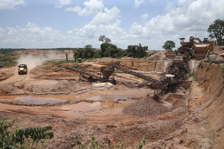 Reservas de diamantes de Angola estimadas em mais de 700 milhões de ...